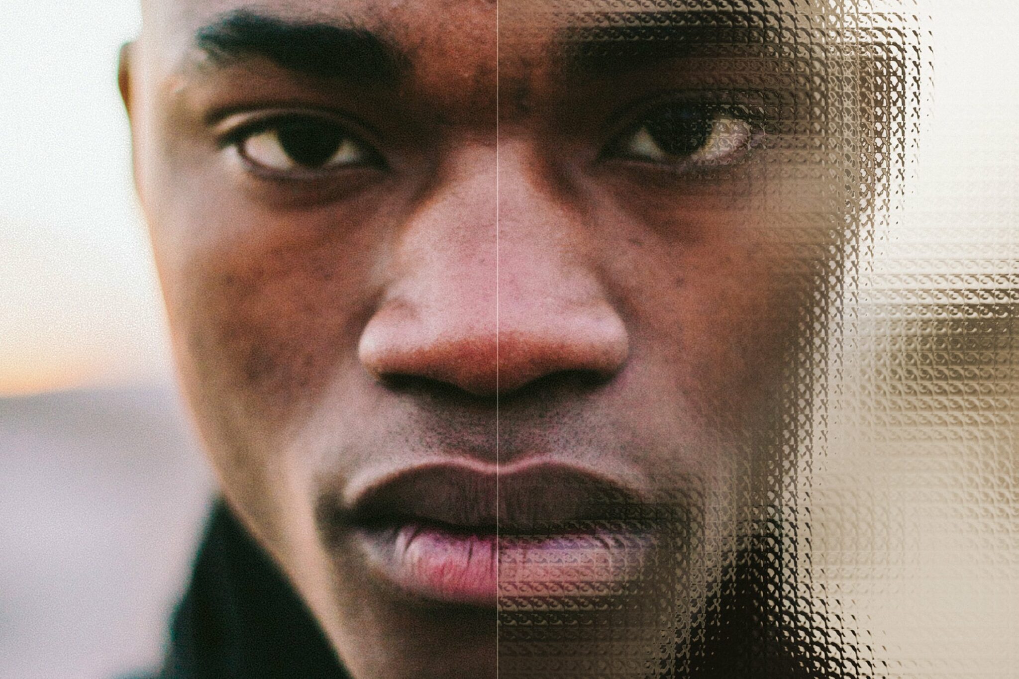 Distorted Glass Mask Effect – MasterBundles