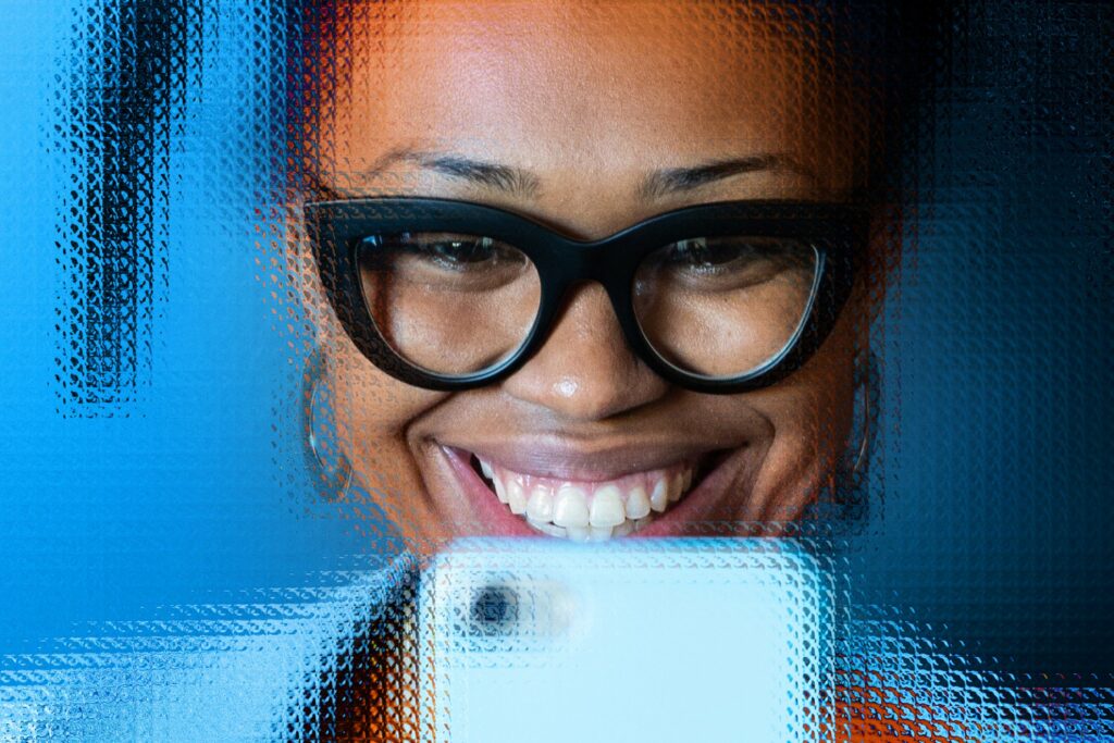 Distorted Glass Mask Effect – MasterBundles