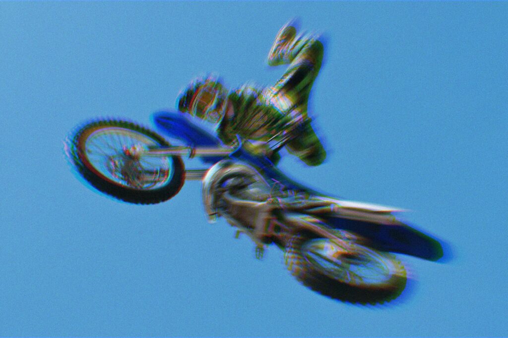 Motion Glitch Effect – MasterBundles