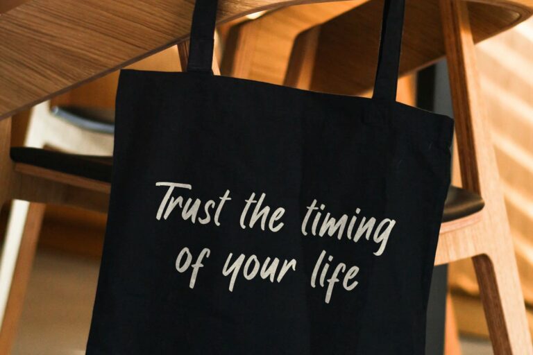 Raymond Signature Font – MasterBundles