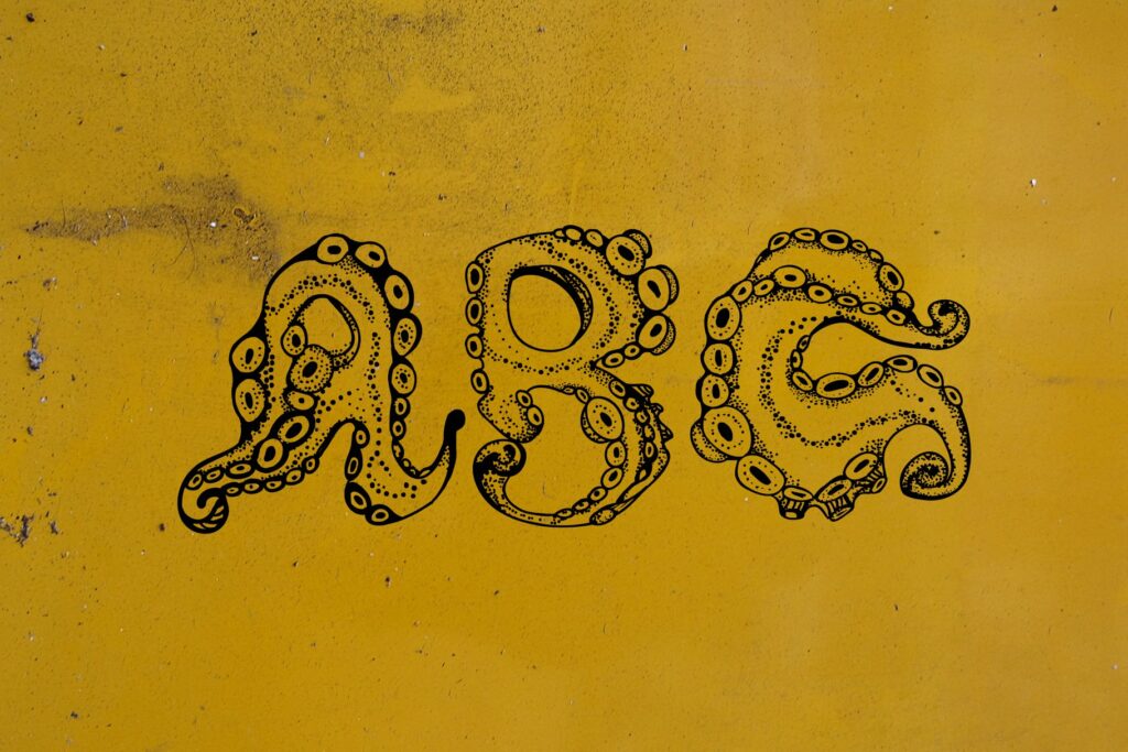 Octo - A hand lettering Octopus font – MasterBundles