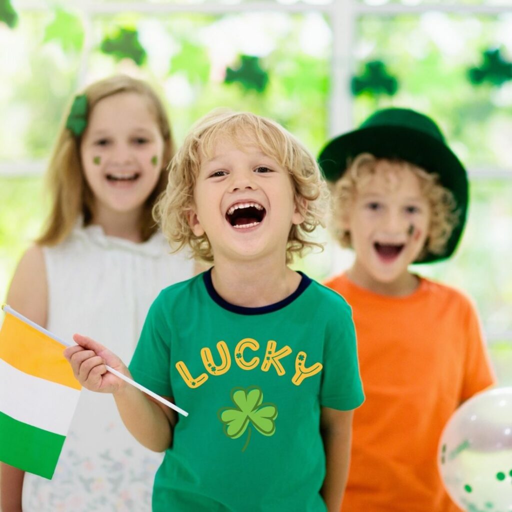 Happy Shamrocks - Display Font - MasterBundles