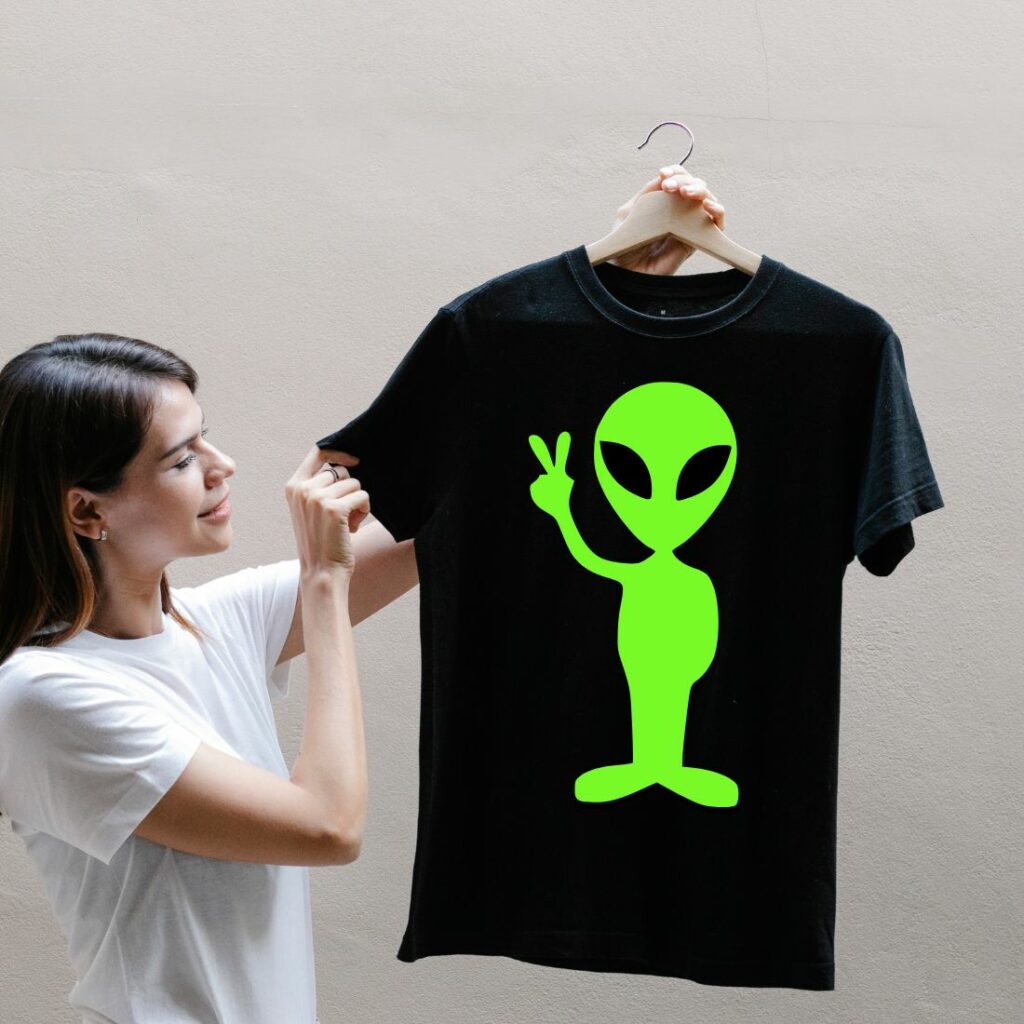 Green Alien - MasterBundles