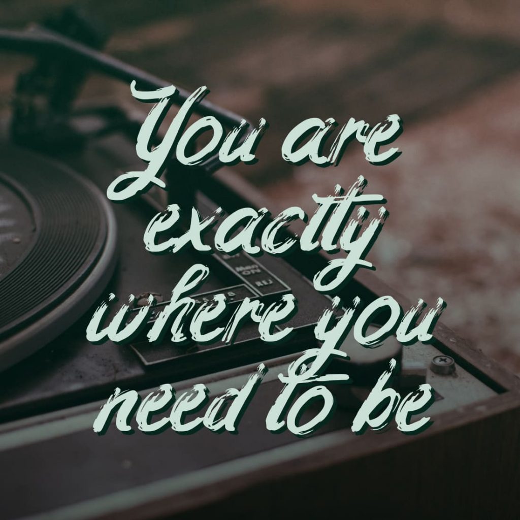 Hello Vintage Font Free – MasterBundles