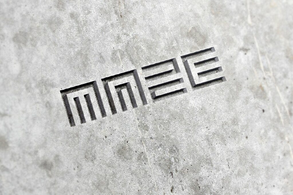 Simple Maze Font – MasterBundles