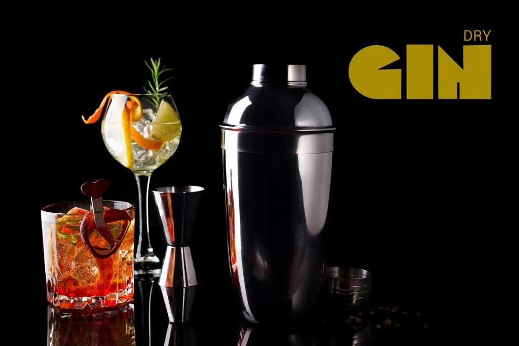 Lococo Font Stylish Playful Family – MasterBundles