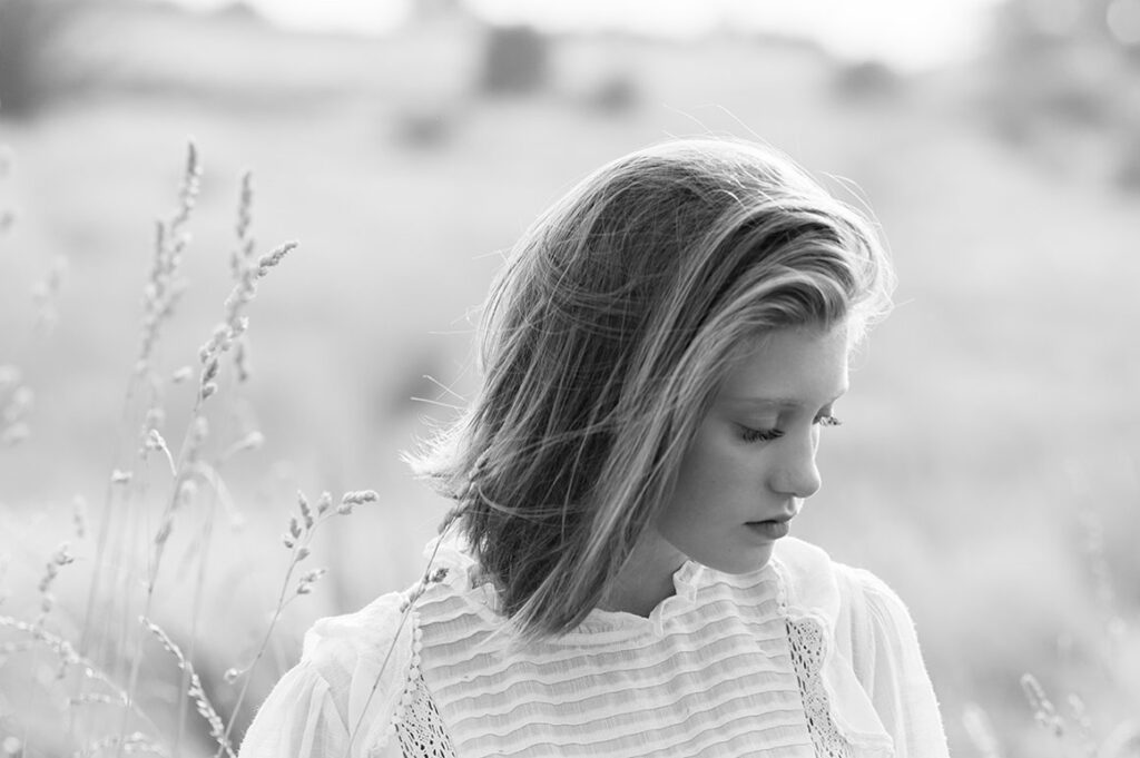 Fine Art Black + White PS Actions – MasterBundles